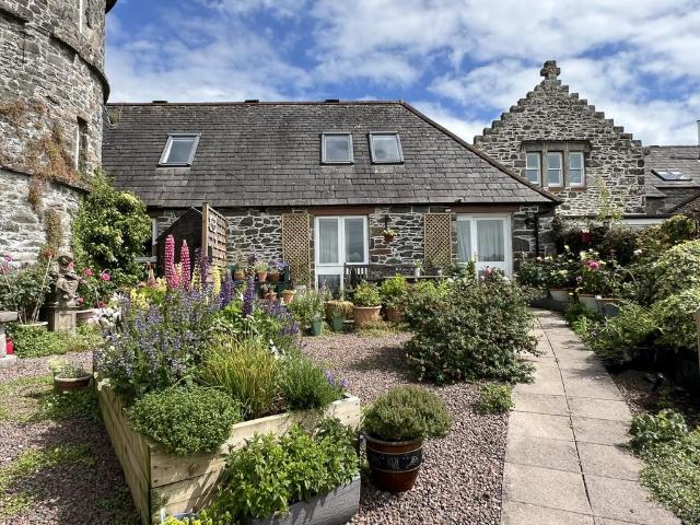 2 bedroom cottage for sale