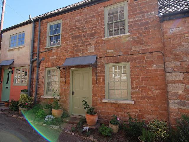 2 bedroom cottage for sale