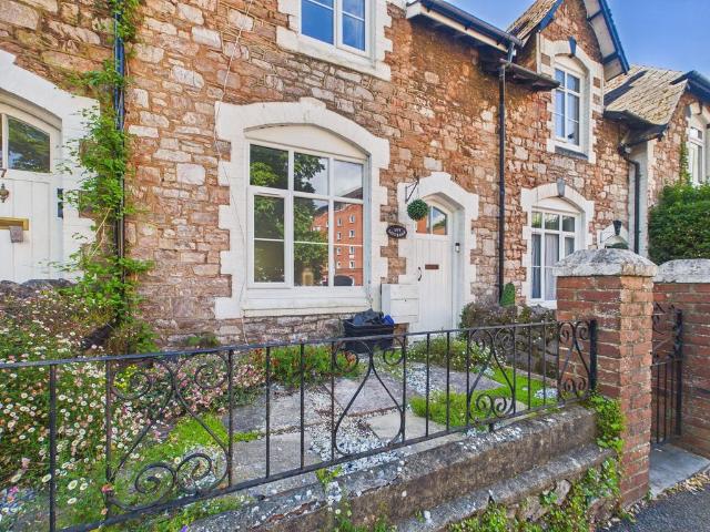 2 bedroom cottage for sale