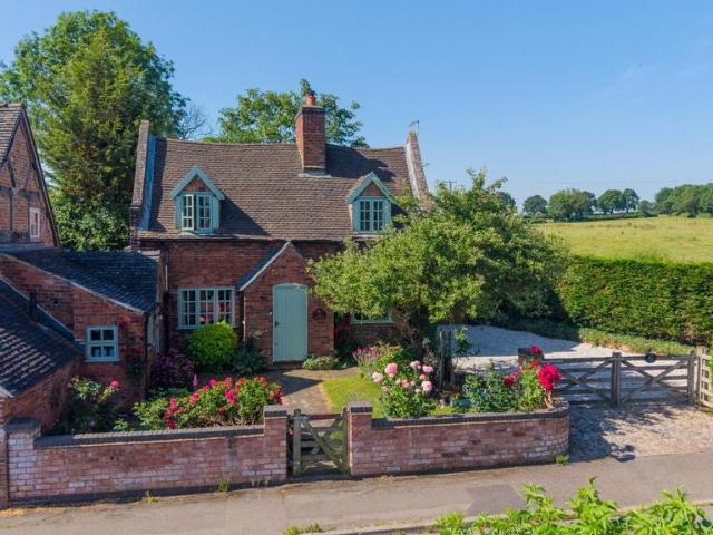 2 bedroom cottage for sale