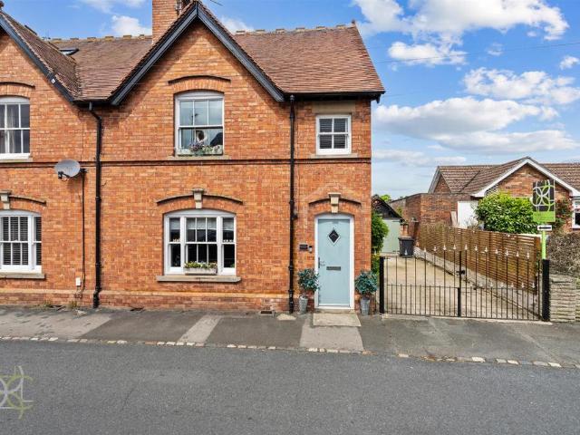 2 bedroom cottage for sale