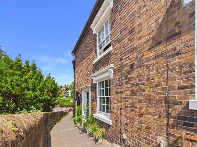 2 bedroom cottage for sale