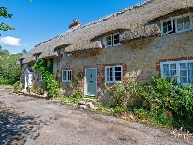 2 bedroom cottage for sale