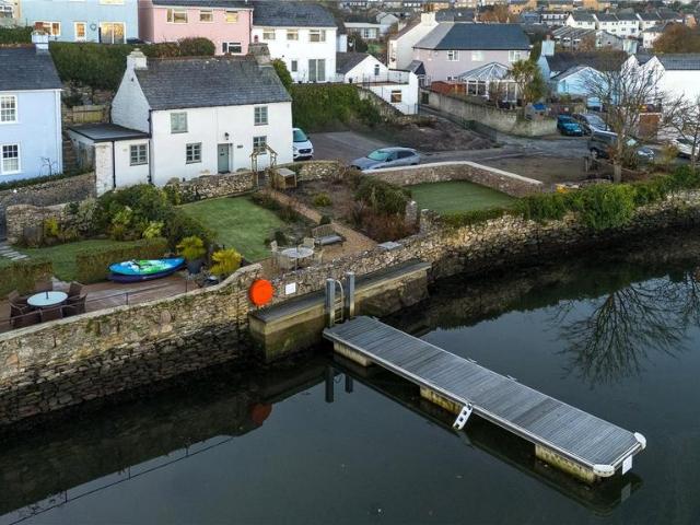 2 bedroom cottage for sale