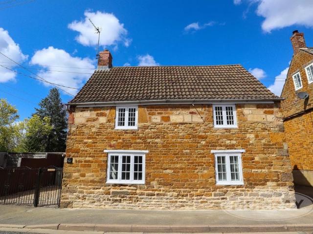 2 bedroom cottage for sale