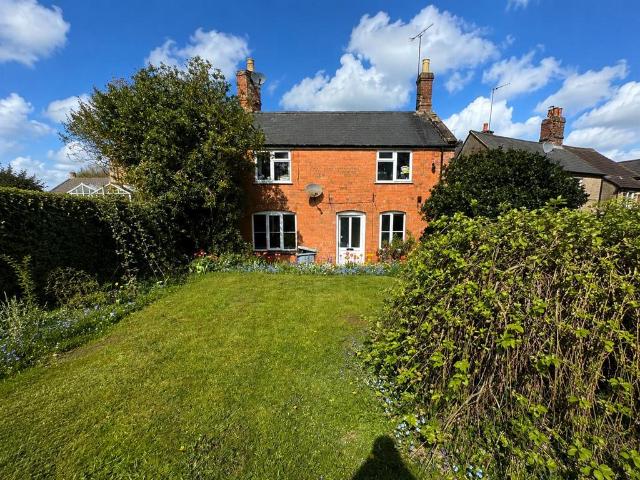 2 bedroom cottage for sale