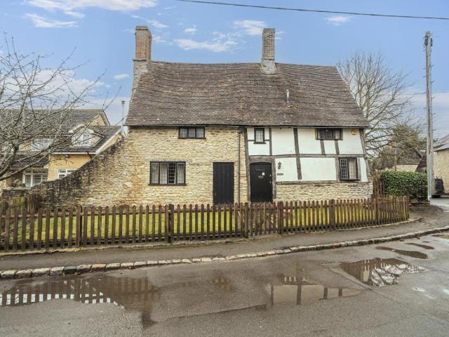 2 bedroom cottage for sale