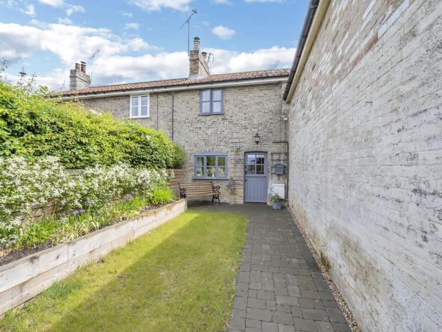 2 bedroom cottage for sale
