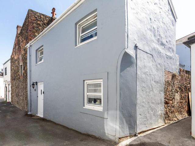 2 bedroom cottage for sale