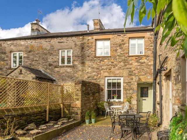 2 bedroom cottage for sale