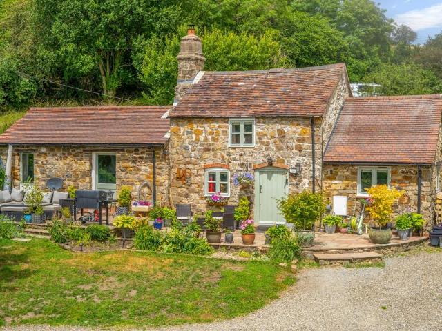 2 bedroom cottage for sale