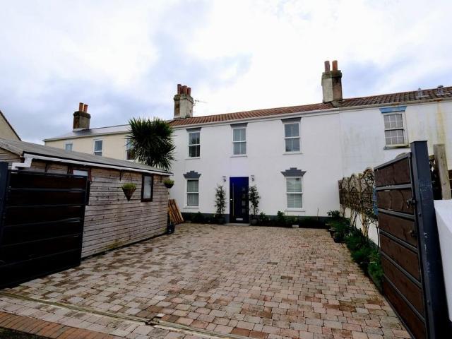 2 bedroom cottage for sale