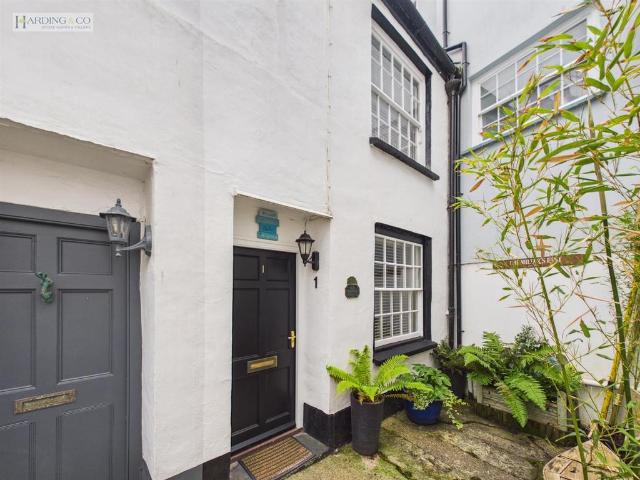 2 bedroom cottage for sale