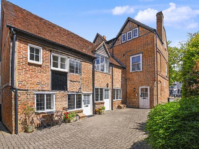 2 bedroom cottage for sale