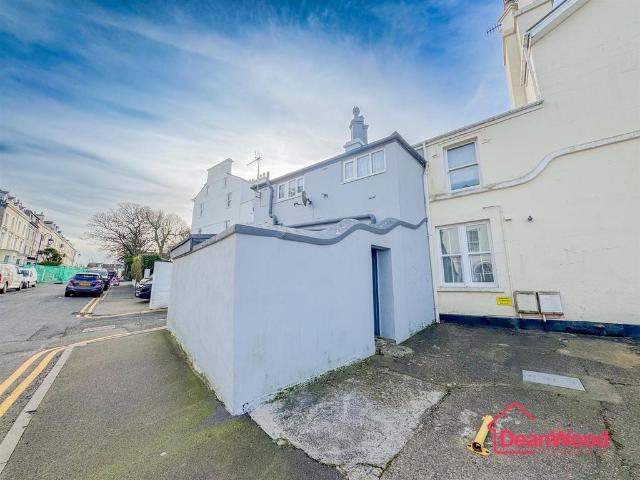 2 bedroom cottage for sale