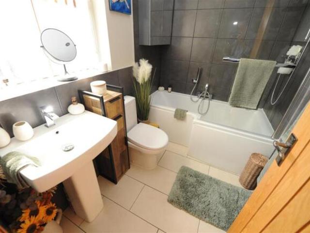 2 bedroom cottage for sale in Town Lane, Idle, BD10