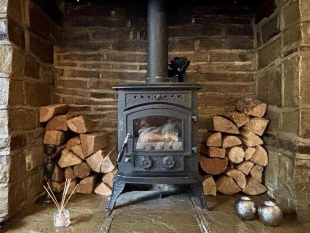 2 bedroom cottage for sale in Back Field, Thornton, BD13