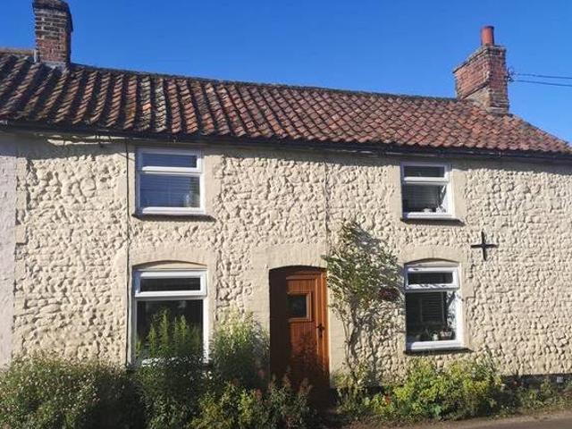 2 bedroom cottage for sale in Back Street ton PE32