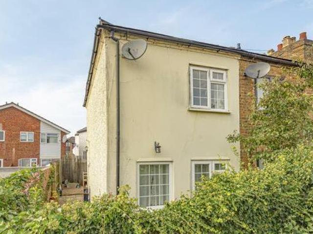 2 Bedroom Cottage For Sale In Berkshire