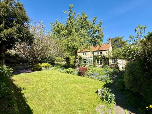 2 bedroom cottage for sale in Boston Spa, Lane, LS23
