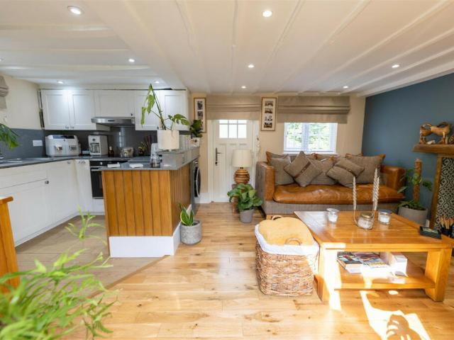 2 bedroom cottage for sale in Blasford Hill, Little Waltham, CM3 3, CM3