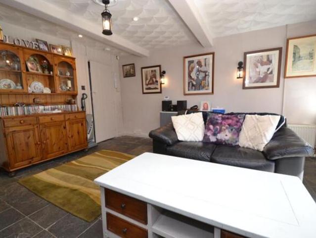 2 bedroom cottage for sale in Burnwells, Thackley, BD10