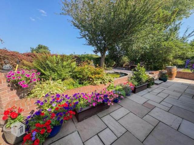 2 bedroom cottage for sale in Dam Lane, Croft, WA3