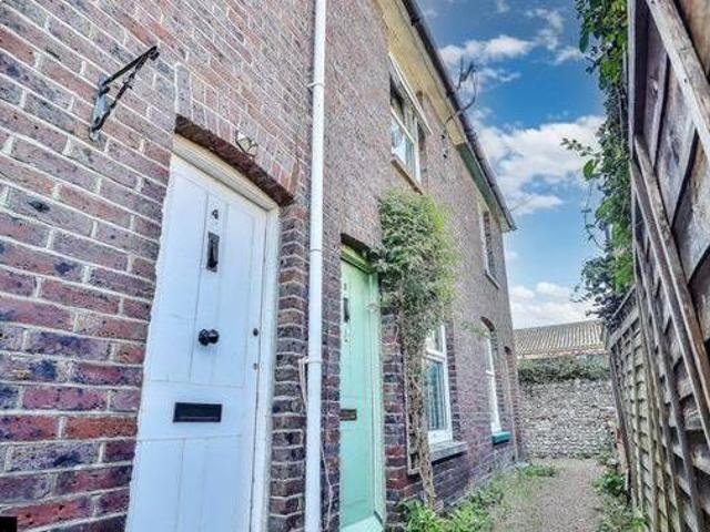 2 bedroom cottage for sale in East Street Westbourne PO10