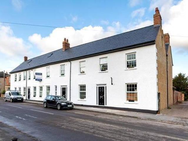 2 bedroom cottage for sale in Kineton Village Centre CV35