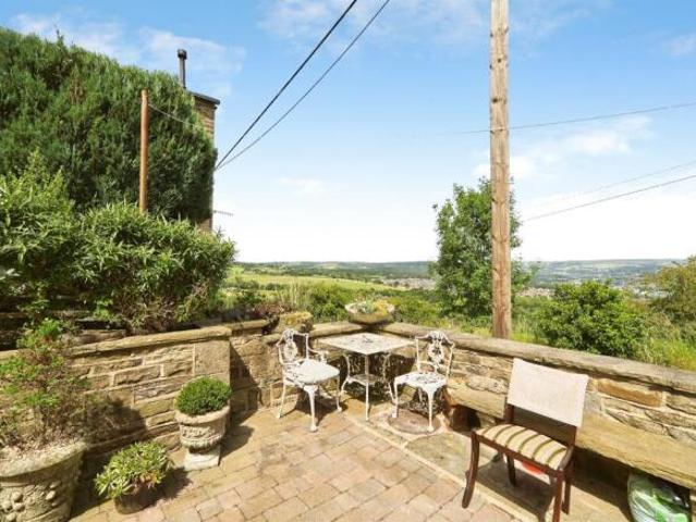 2 bedroom cottage for sale in North Bank Road, Bingley, BD16