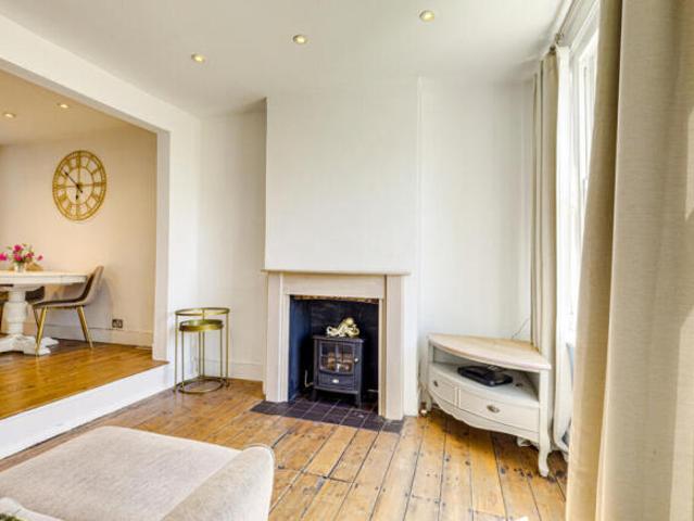2 bedroom cottage for sale in Norman Terrace, Leigh on sea, SS9