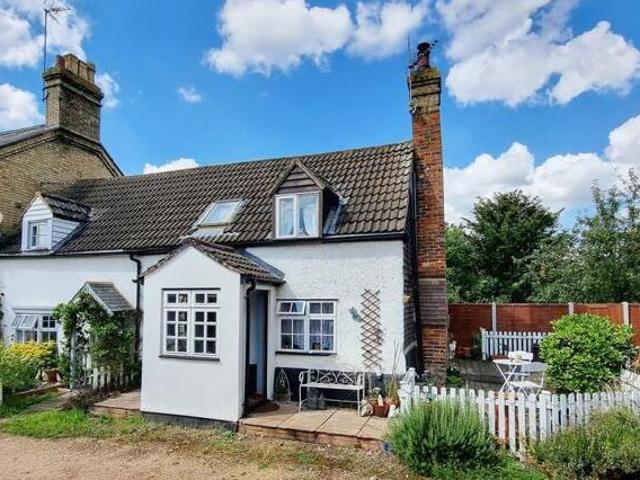 2 Bedroom Cottage For Sale In Silsoe, Bedfordshire