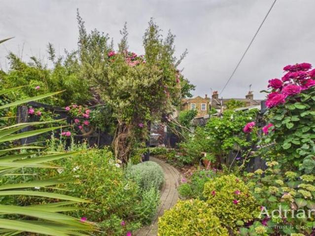2 bedroom cottage for sale in South Primrose Hill, Chelmsford CM1 2RG, CM1