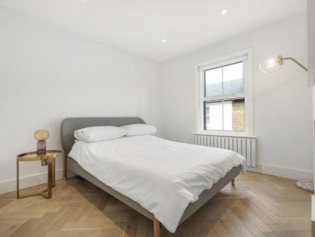 2 bedroom cottage for rent in The Alberts, TW10