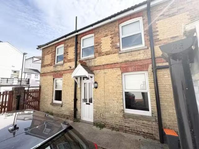 2 bedroom cottage for rent in West Street, Eastbourne, BN21
