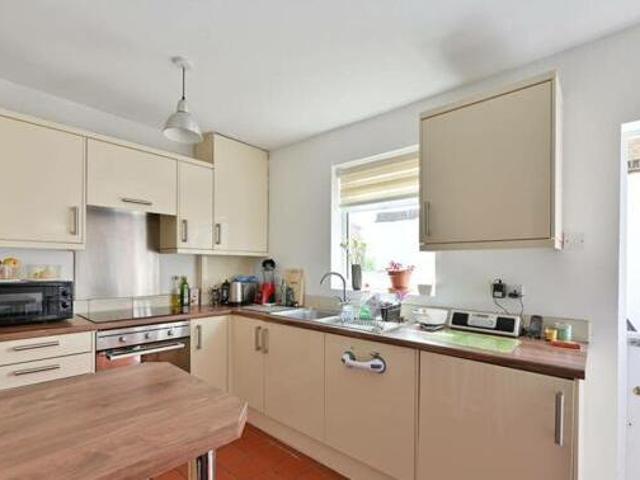2 Bedroom Cottage For Rent In Wimbledon Village, London