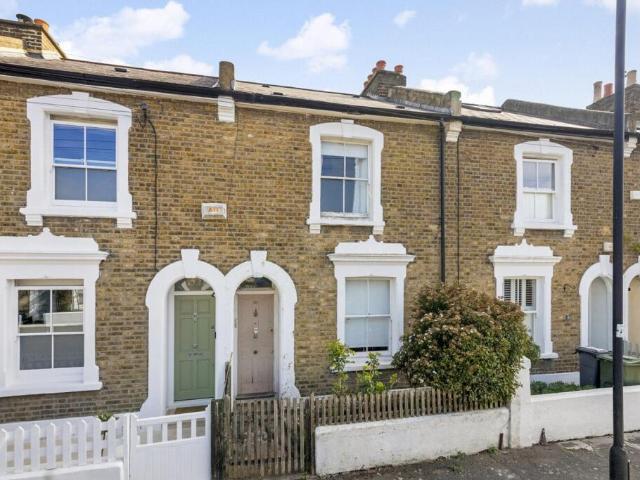 2 bedroom cottage for rent in Chalford Road, Dulwich, London, SE21