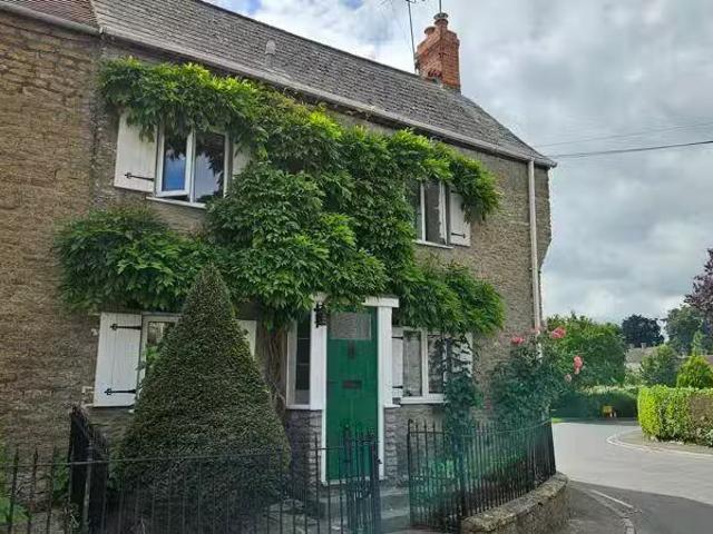2 bedroom cottage for rent in Cross Cottage, Church Street, Te.