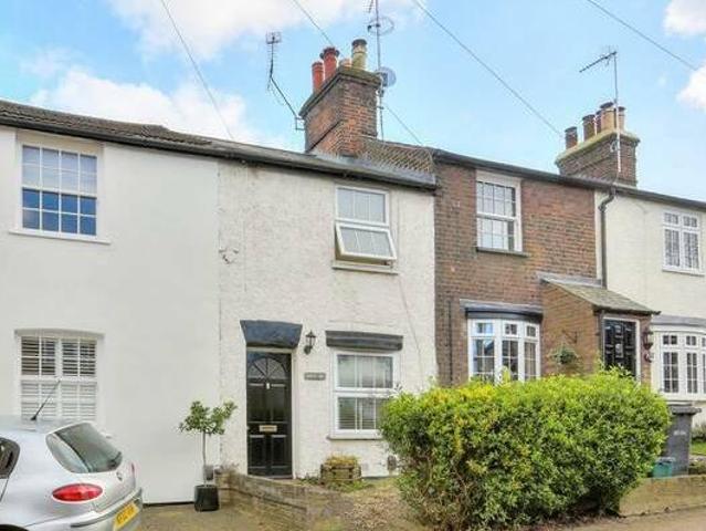 2 bedroom cottage for rent in Cravells Road Harpenden Hertfordshire AL5