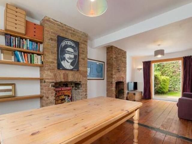 2 Bedroom Cottage For Rent In Hammersmith, London