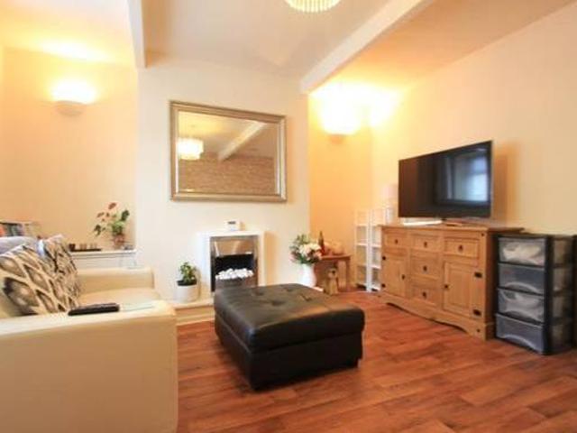 2 bedroom cottage for rent in High Street West SK13