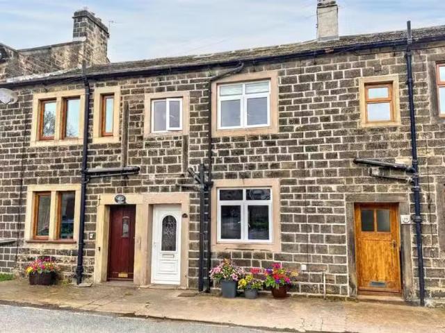 2 bedroom cottage for rent in High Street, Steeton, Keighley.
