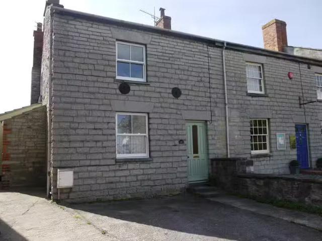2 bedroom cottage for rent in High Street, Street, BA16