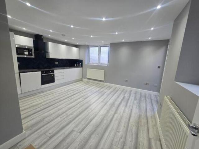 2 bedroom cottage for rent in Kenilworth Road, Ealing, W5