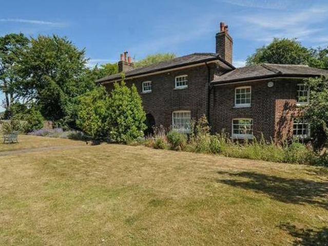 2 Bedroom Cottage For Rent In London