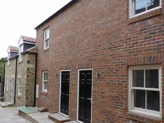 2 bedroom cottage for rent in Merchants Courtyard Richmond DL10