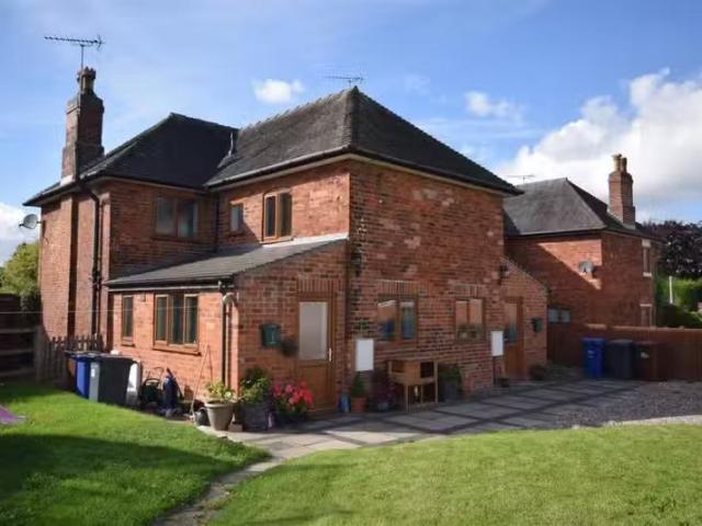 2 bedroom cottage for rent in Mill Hill Cottages, Main Road, A.
