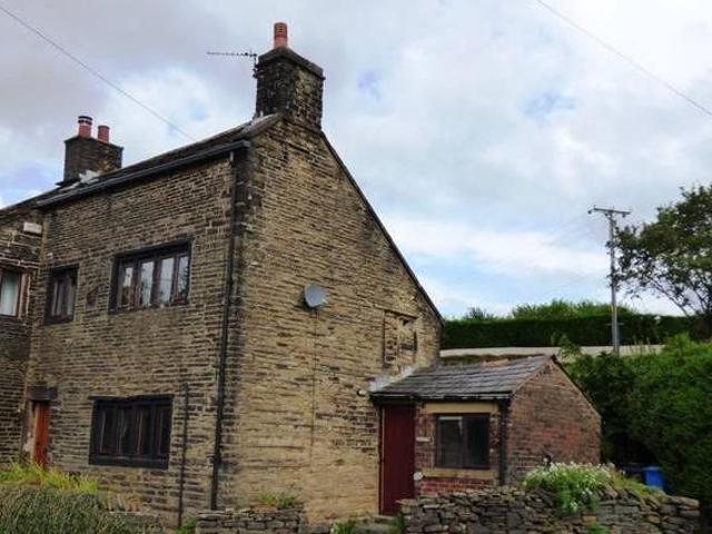 2 bedroom cottage for rent in Oldham Road Oldham Greater Manchester OL4