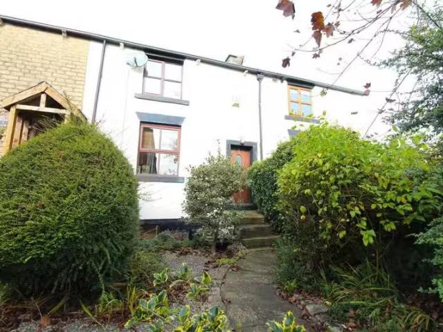 2 bedroom cottage for rent in Prospect Avenue, Harwood, Bolton.