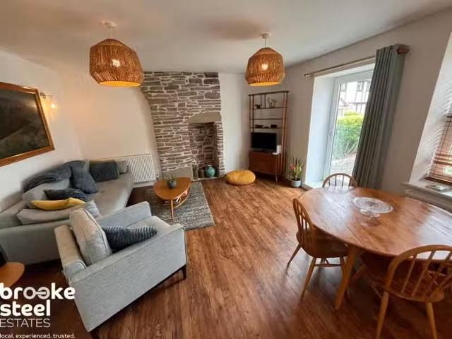 2 bedroom cottage for rent in Sarah Street, Edenfield, BL0